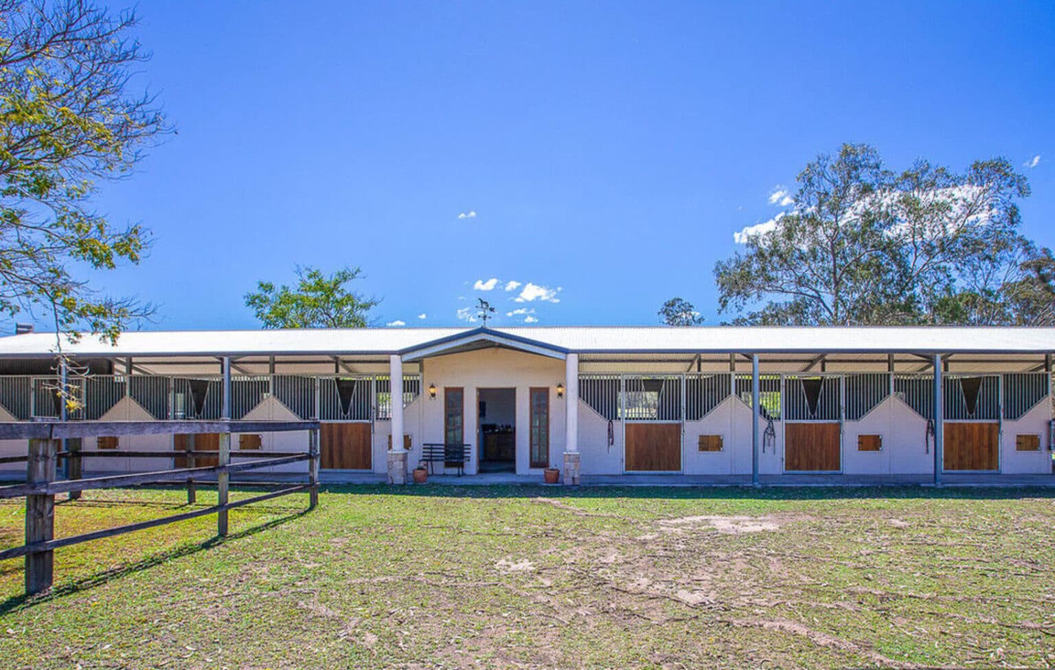 Welcome to the manor - Mundoolun - Equestrian Hub